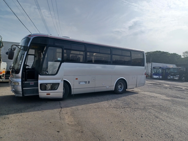 Fuso Bus, Engine: 6D16, 29 seater, Floor Shift (F6)